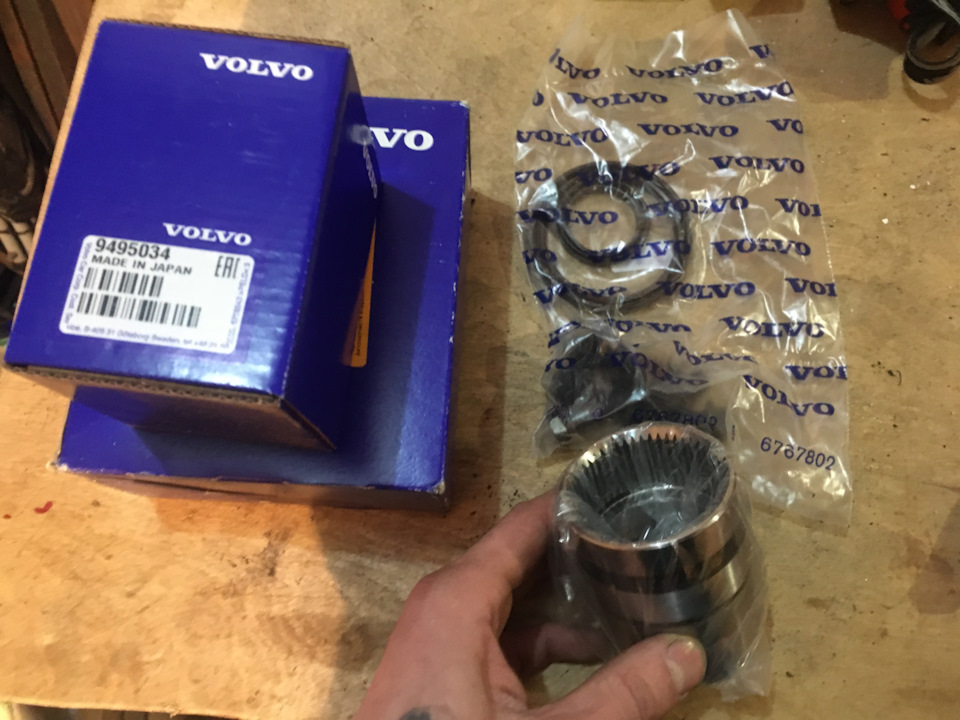 Замена угловой втулки акпп — Volvo XC90 (1G), 2,5 л, 2004 года | своими ...