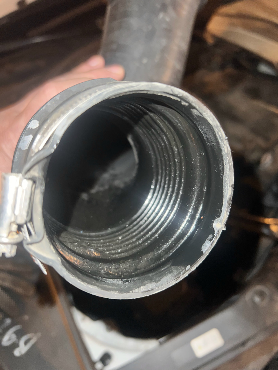 Замена трубка картерных газов — BMW 5 series (F10), 3 л, 2013 года ...