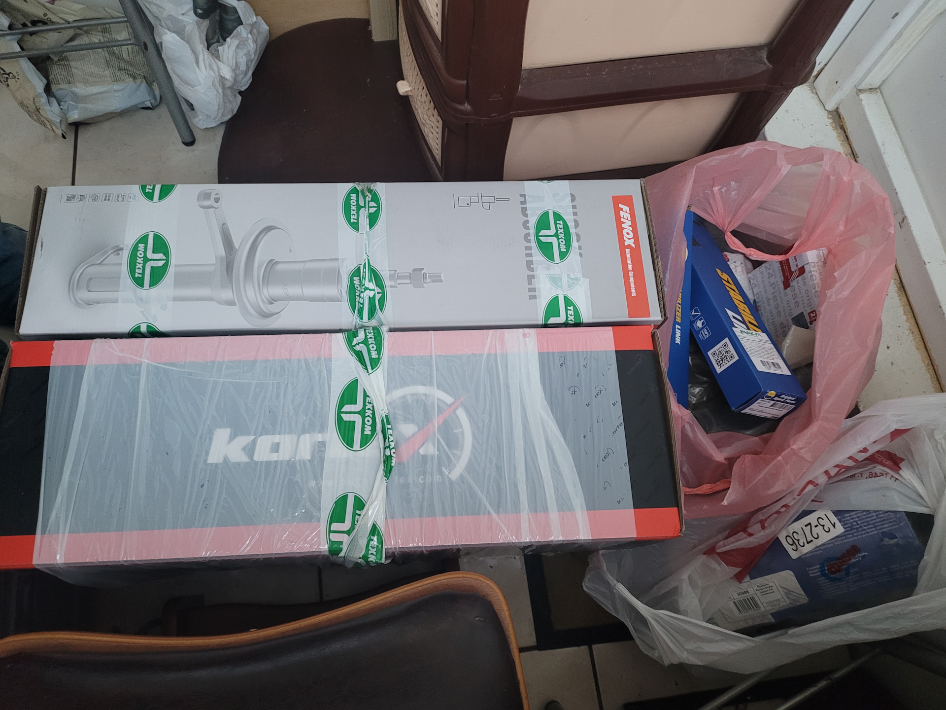 Задние пружины и амортизаторы — Renault Duster (1G), 1,6 л, 2012 года | запчасти | DRIVE2