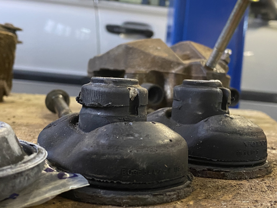 31277888 ОПОРА ЗАДНЕГО АМОРТИЗАТОРА Volvo | Запчасти на DRIVE2