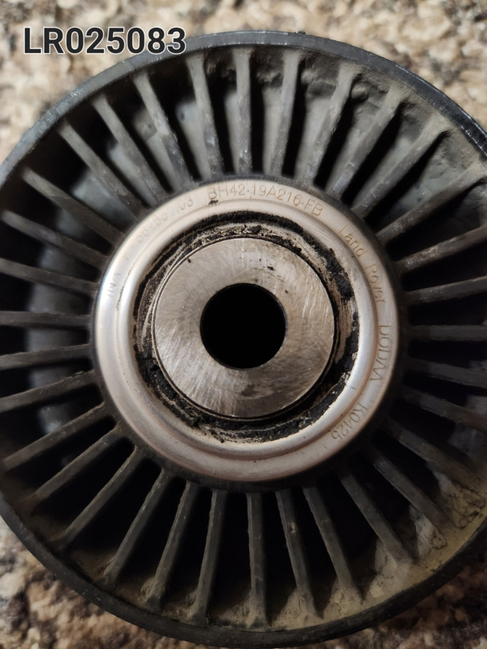 Замена роликов ремня — Land Rover Range Rover (4G), 4,4 л, 2014 года ...