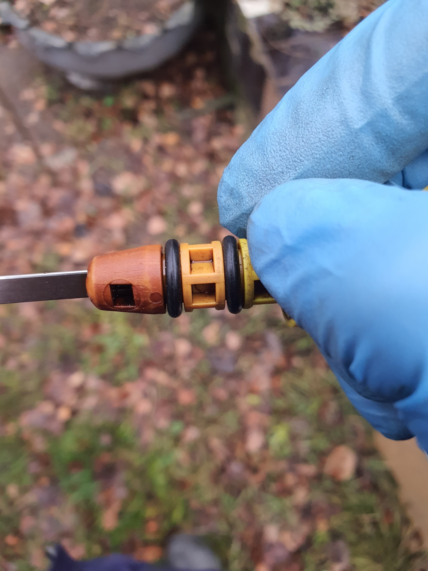 Переуплотнил масляный щуп и пробку заливной горловины — Volvo S80 (2G ...