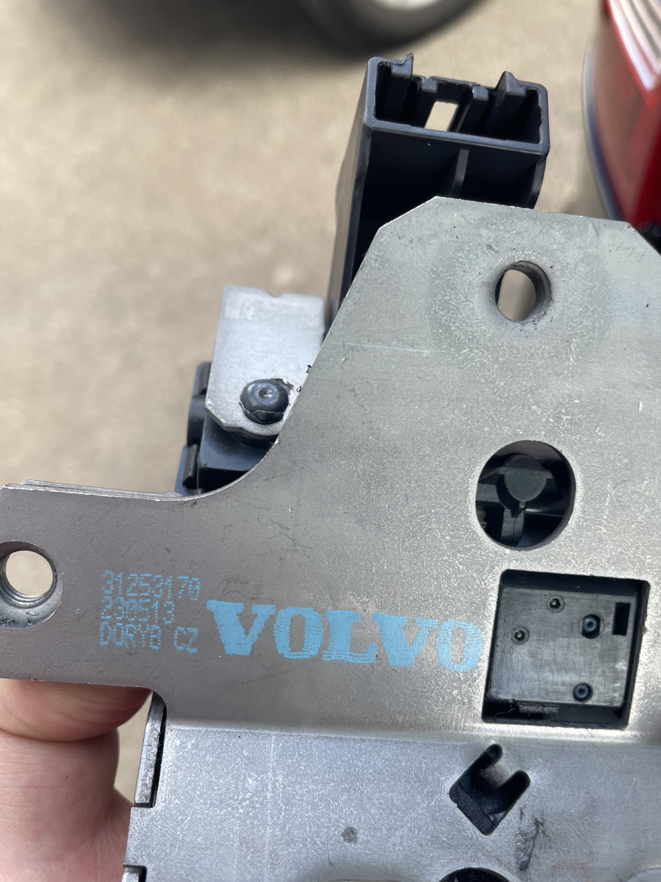 31253170 Замок багажника XC60 Volvo | Запчасти на DRIVE2