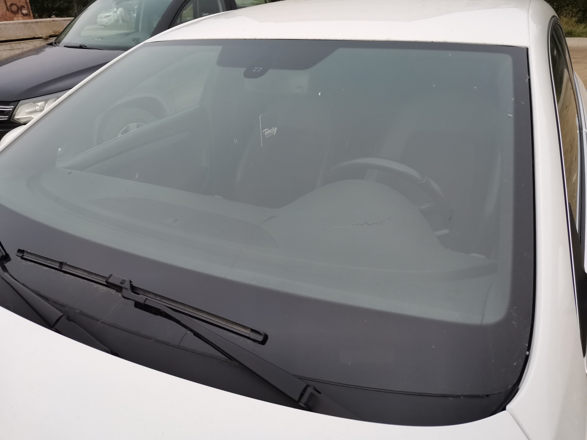 Паутина на стекле — Volkswagen Passat CC, 1,8 л., 2012 года | запчасти ...