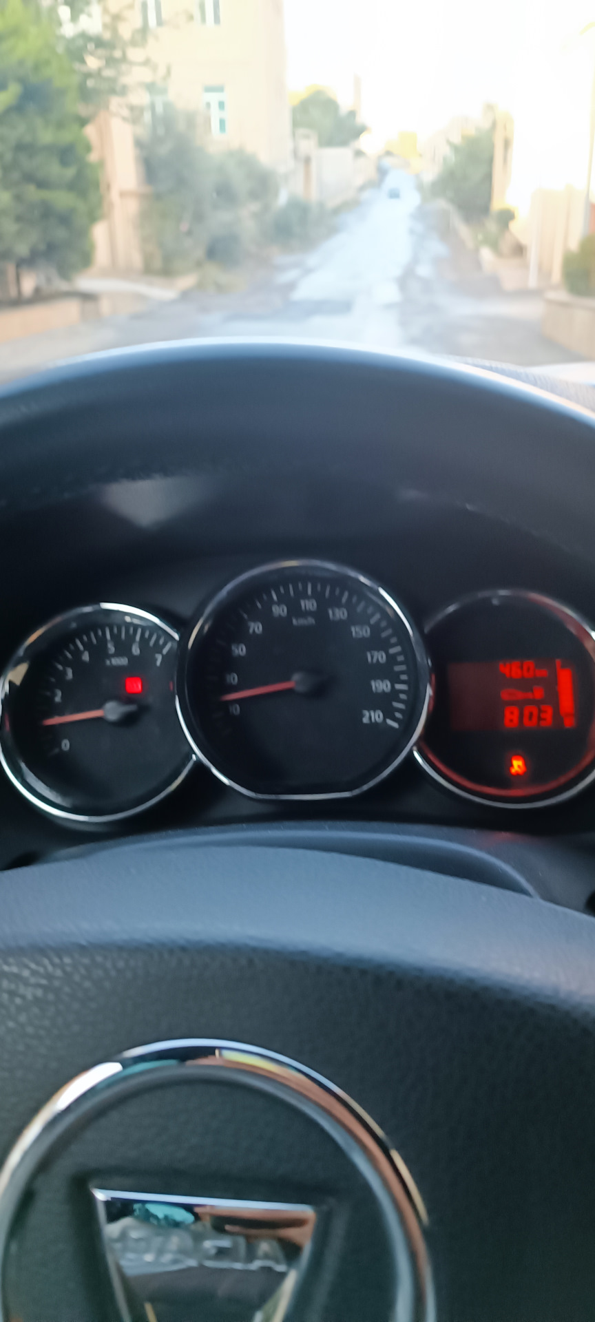 Dacia Lodgy. Загарается красная спираль — DRIVE2