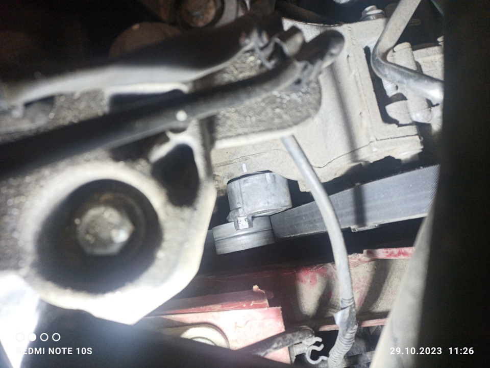 F4r 2.0 Замена роликов и ремня генератора — Renault Duster (1G), 2 л ...