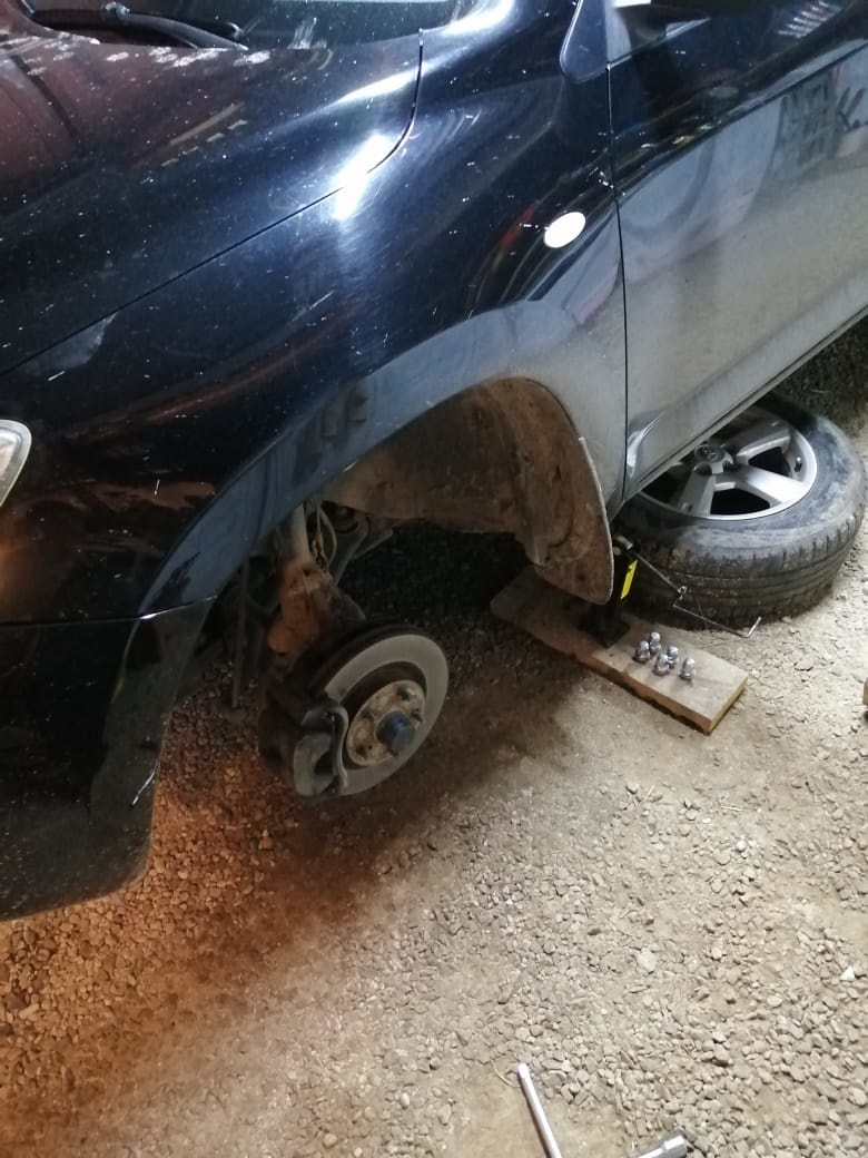 Замена передних стоек стабилизатора — Toyota RAV4 (III), 2 л, 2006 года ...