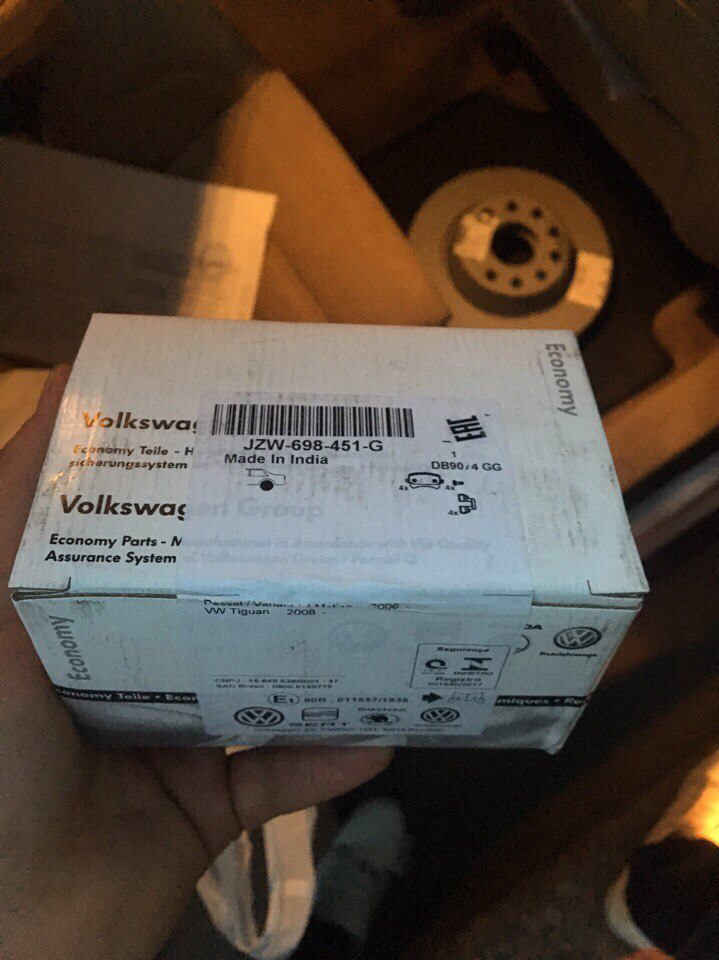 Замена задних тормозных дисков и колодок — Volkswagen Passat B6, 2 л ...