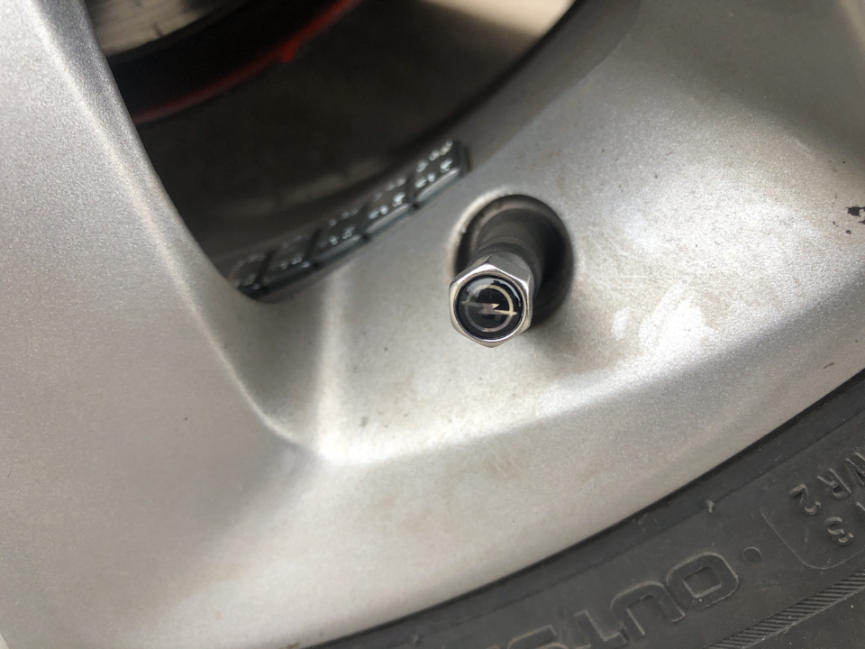 Колпачки на гайки дисков — Opel Astra K, 1,4 л, 2018 года | аксессуары ...