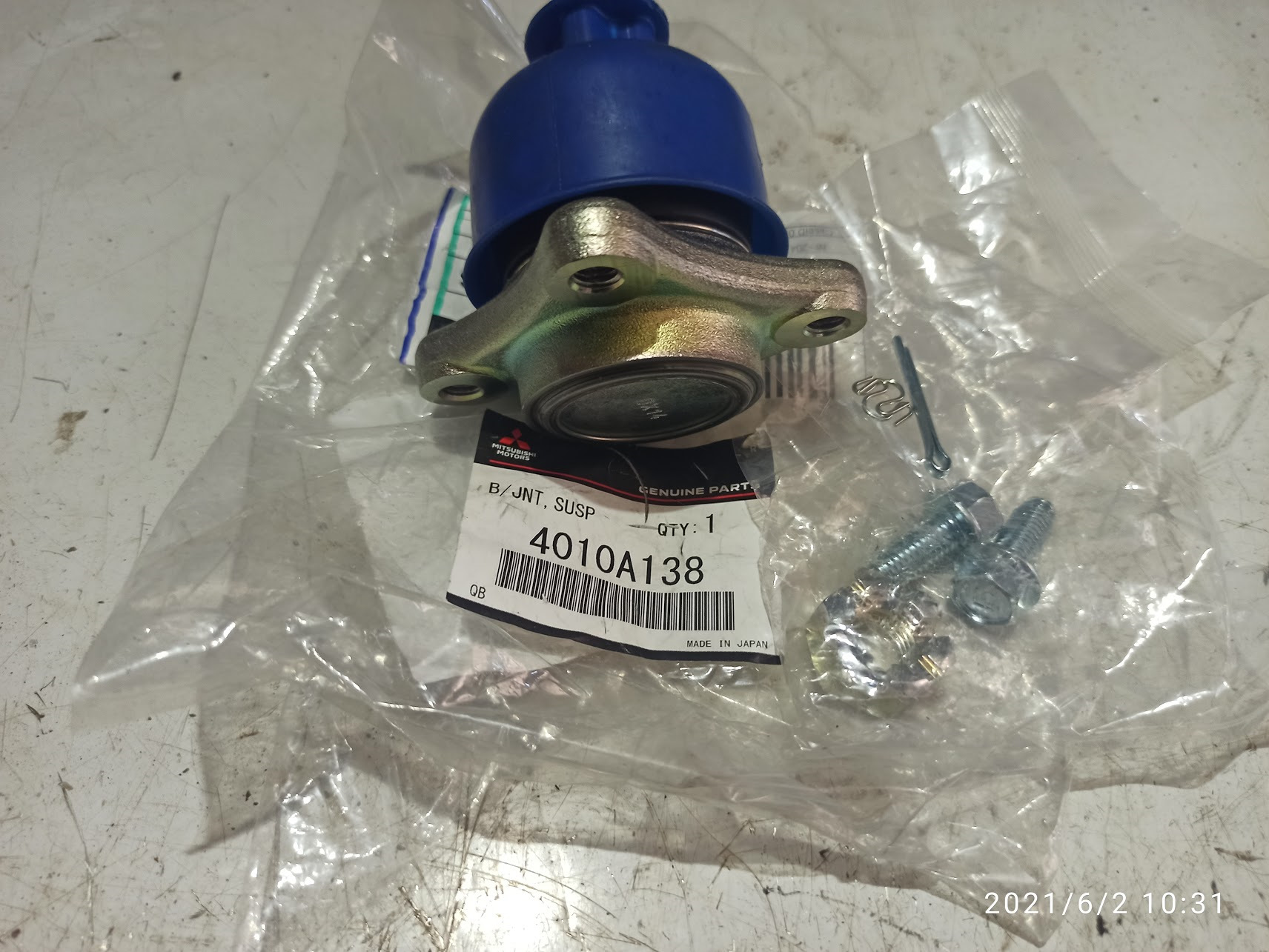 Замена верхних шаровых опор. — Mitsubishi Pajero (4G), 3 л, 2021 года ...