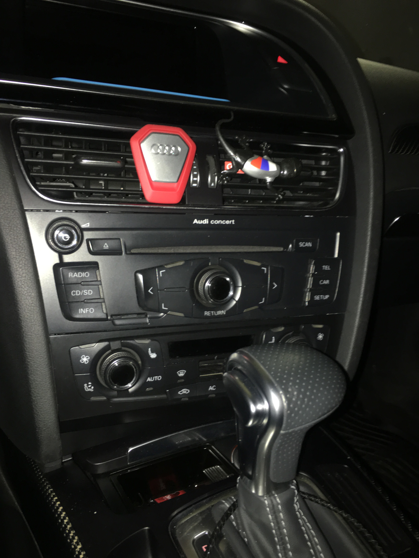 Замена датчика дорожного просвета — Audi A4 (B8), 3,2 л, 2008 года ...