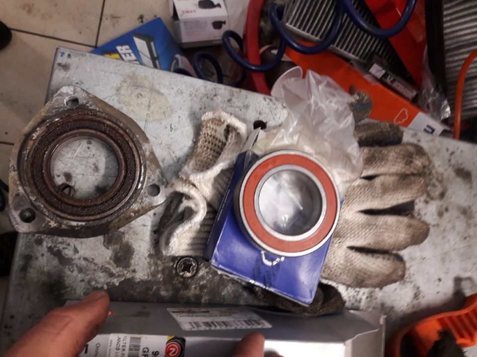 замена подвесного подшипника и веерных форсунок — Opel Astra J, 1,6 л ...