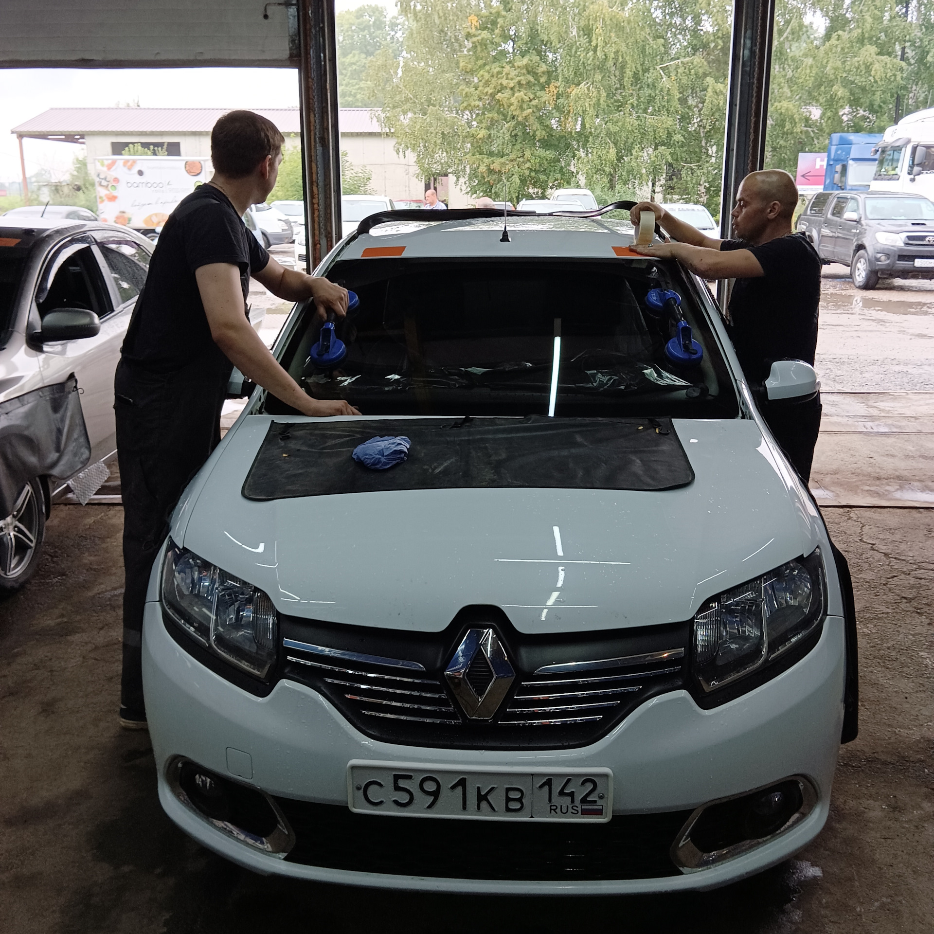 Автотрейд выручает или долгожданная замена лобового стекла — Renault ...