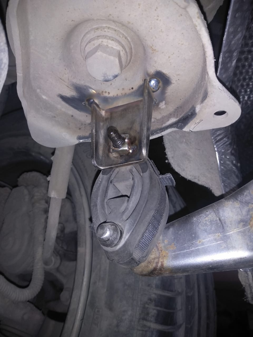 Раздвоенный выхлоп BMW F10 535i с двойными насадками — BMW 5 series ...