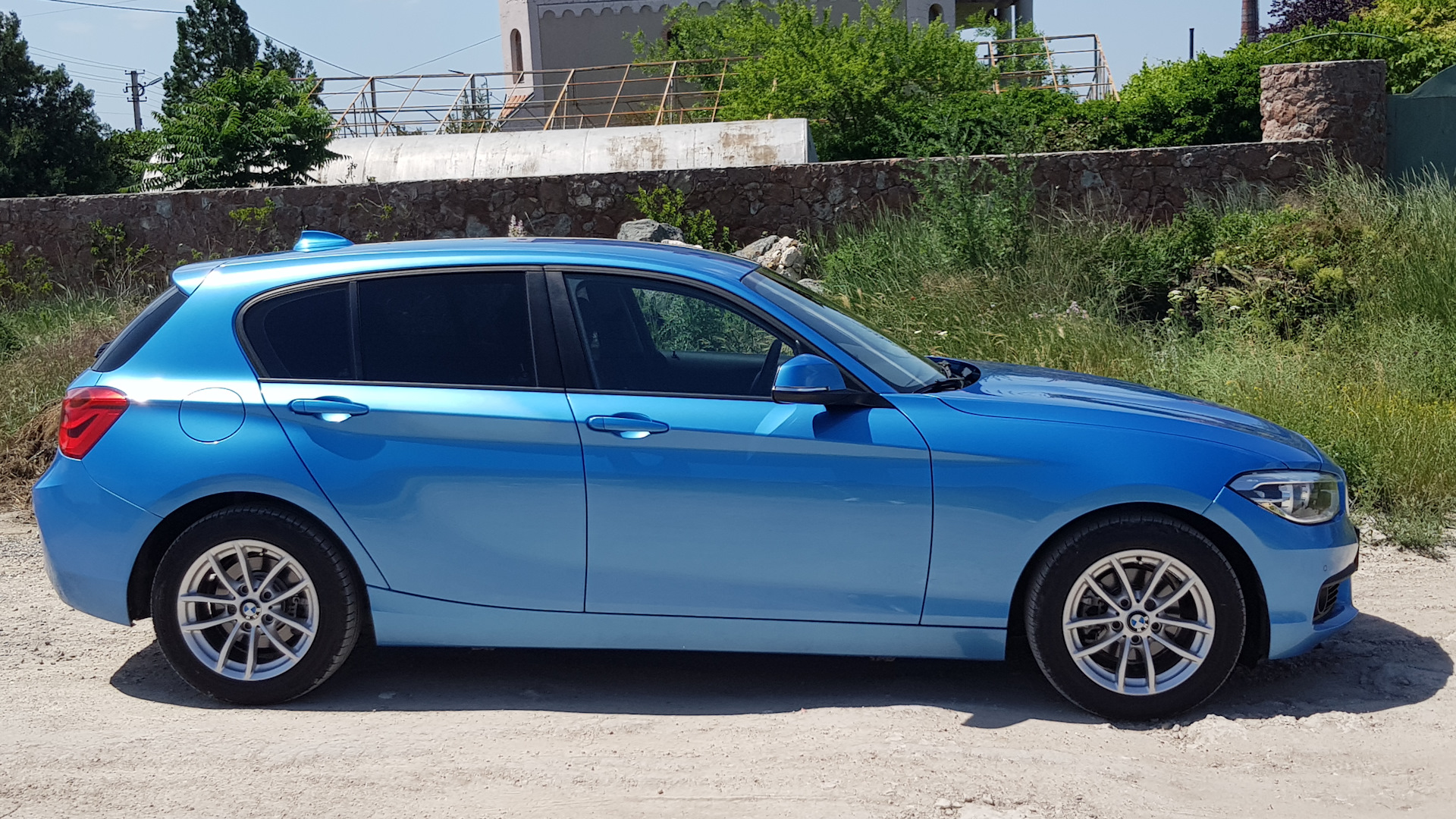 BMW 1 series (F20) 1.5 бензиновый 2017 | 118i Seaside Blue на DRIVE2