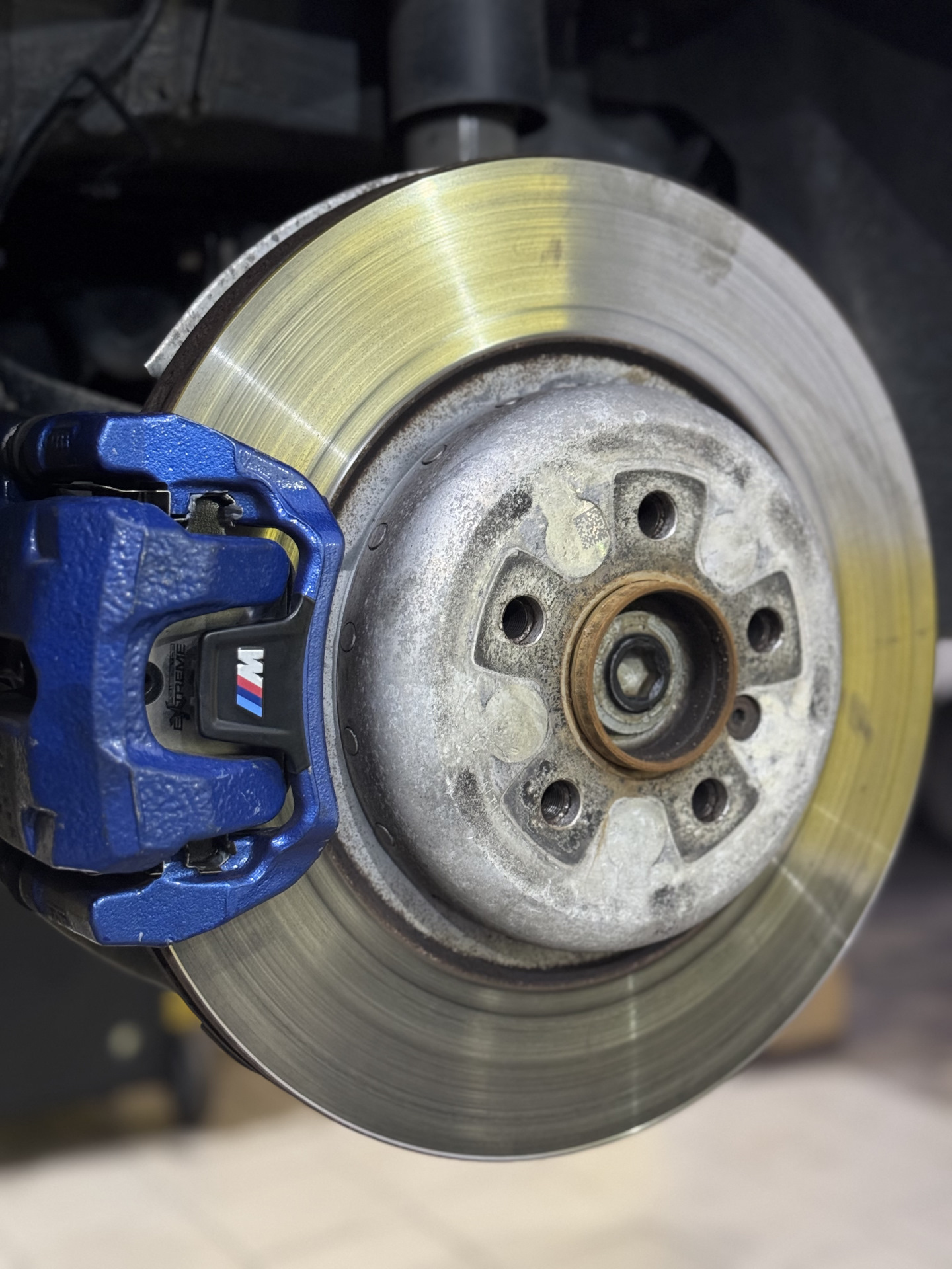 Замена колодок с датчиком и воздушного фильтра. Ливрея. Ароматизатор ...