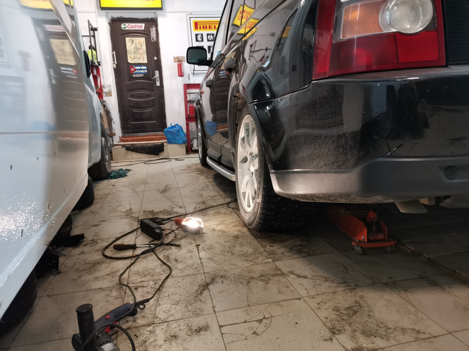 Установка порогов, покраска суппортов — Land Rover Range Rover Sport ...