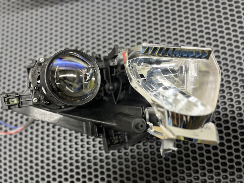 Установка линз Biled Aozoom в рефлекторную оптику Toyota RAV4 (XA50 ...