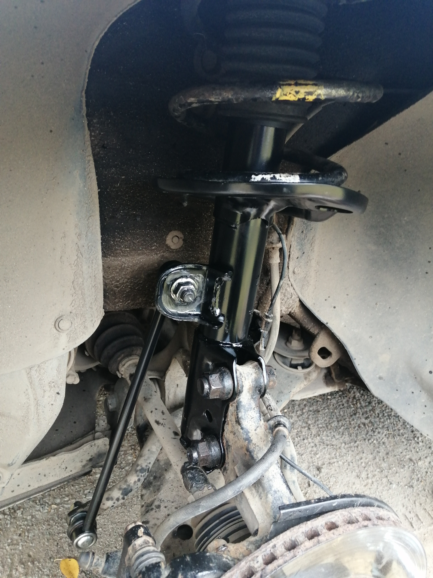 Замена передних стоек амортизаторов и стоек стабилизатора. — Toyota ...