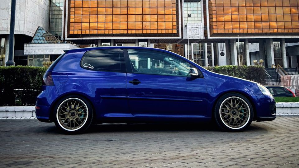 Volkswagen Golf Mk5 2.0 бензиновый 2004 | Синий металлик 2.0 FSI на DRIVE2