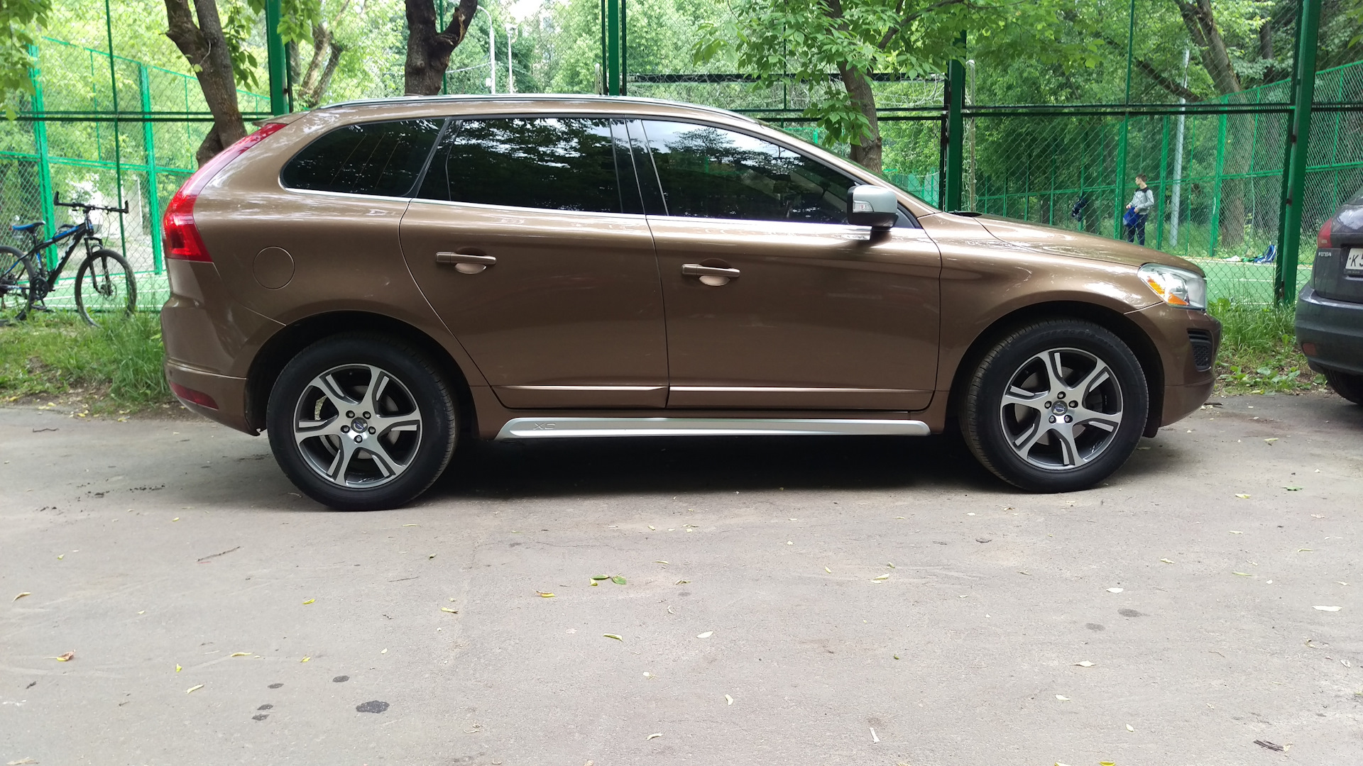 Накладки на пороги — Volvo XC60 (1G), 2,4 л, 2012 года | стайлинг | DRIVE2