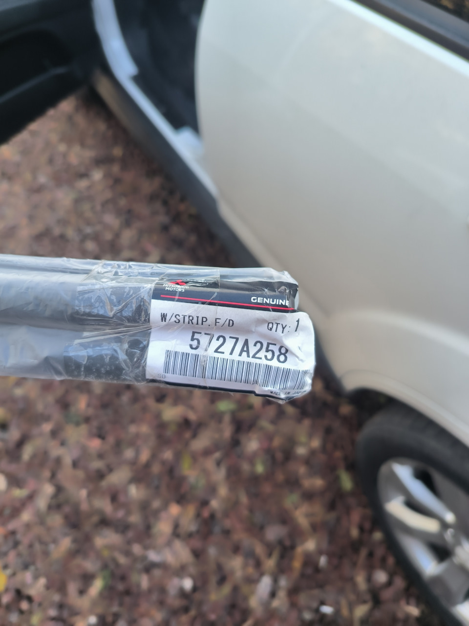 5727A258 УПЛОТНИТЕЛЬ ПЕРЕДНЕЙ ЛЕВОЙ ДВЕРИ ВНУТР. Mitsubishi | Запчасти ...