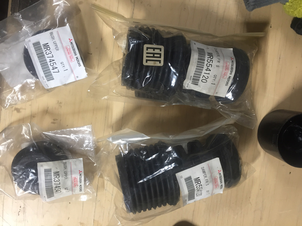 Замена амортизаторов вкруг — Mitsubishi Pajero (4G), 3,2 л, 2007 года ...