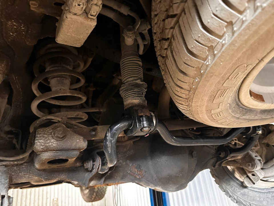 Замена заднего стабилизатора и втулок на TLC Prado 150 с системой KDSS ...