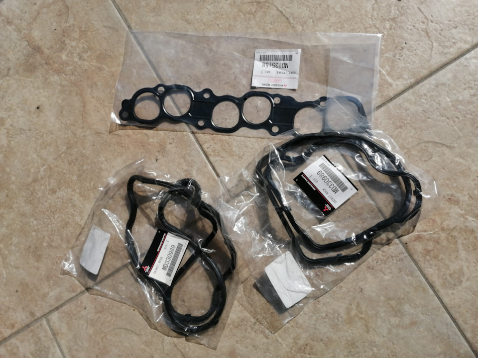 Замена прокладок клапанных крышек и сальника КВ. — Mitsubishi Pajero ...