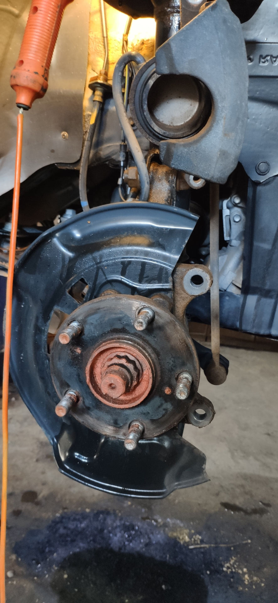 Замена передних тормозных дисков, колодок и втулок стабилизатора ...