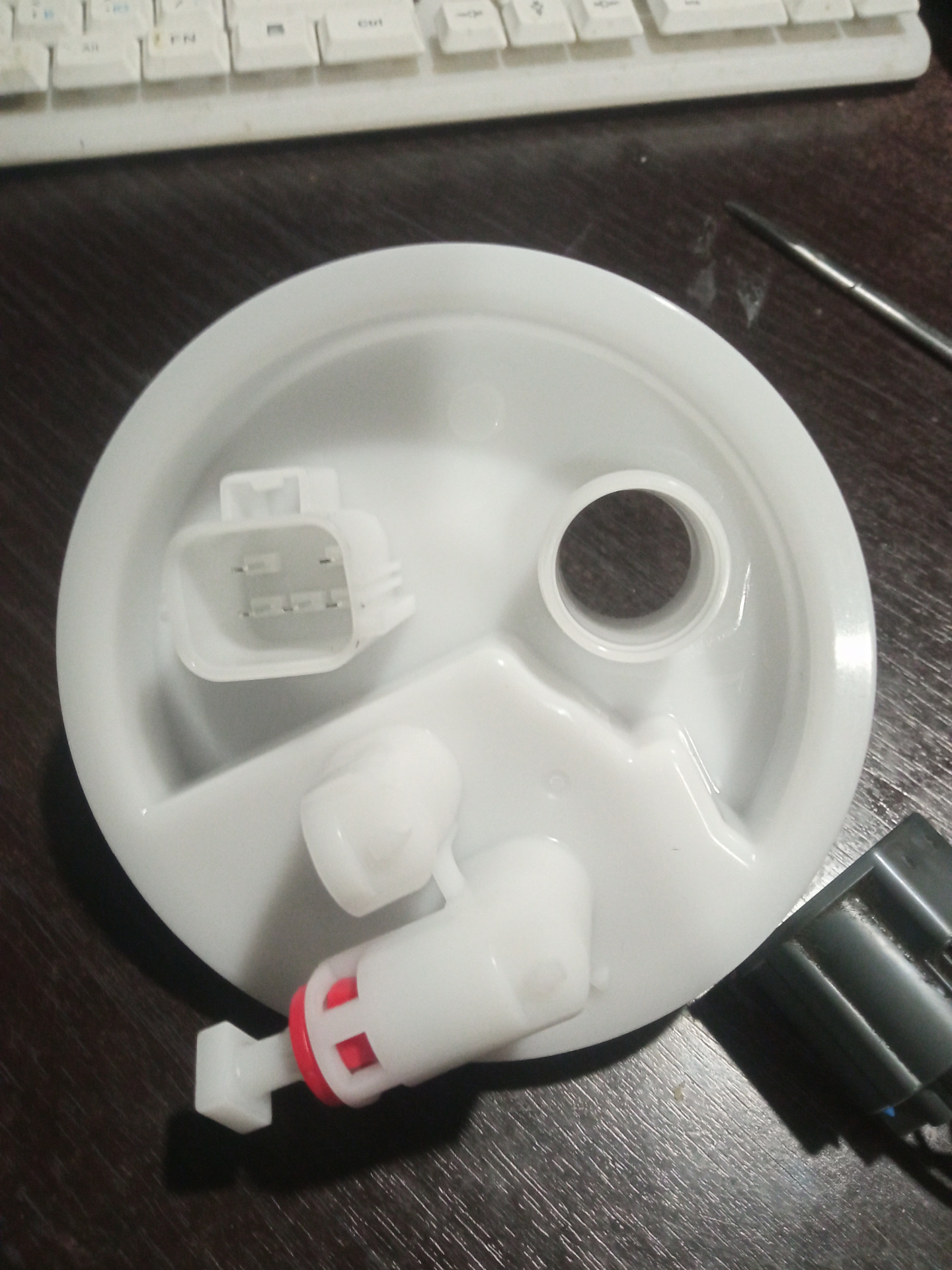 Замена верхней крышки бака и разъема питания на Discovery 3 448PN V8 ...