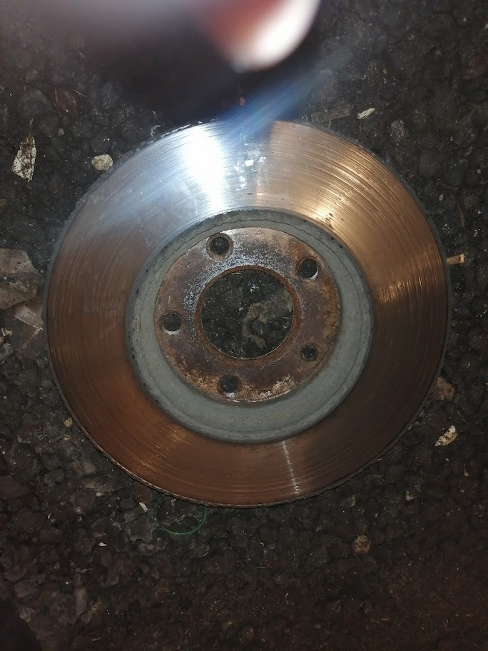 Замена передних ступичных подшипников, тормозных дисков и колодок ...