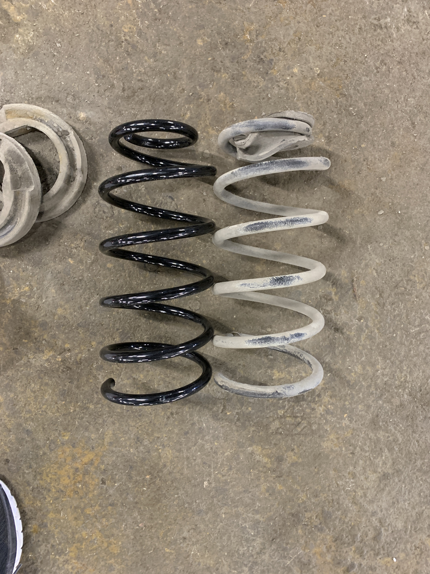 Замена задних пружин — Opel Corsa D, 1,4 л, 2006 года | своими руками ...