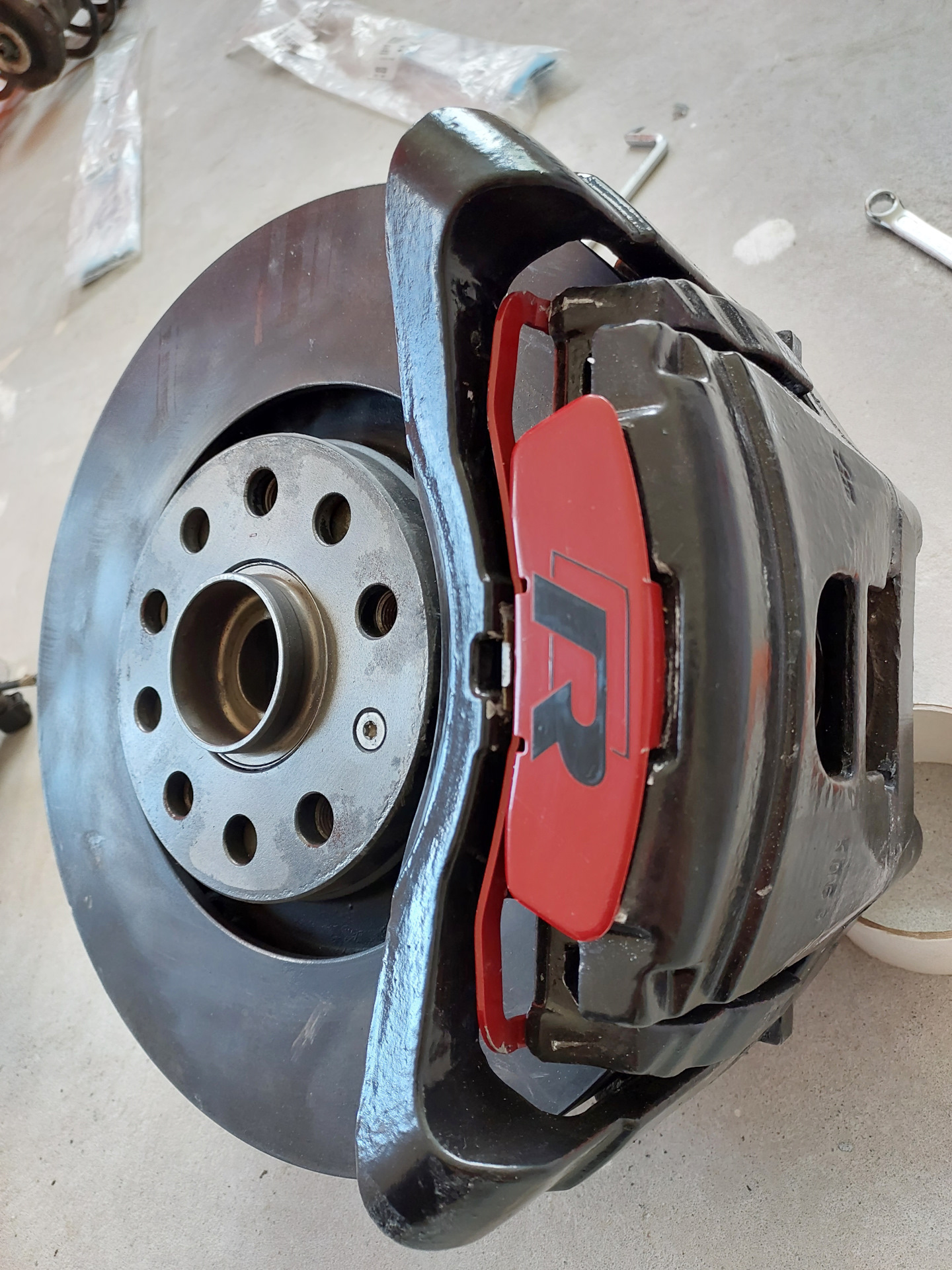 Замена передних колодок и переход на 320 — Volkswagen Jetta V, 1,6 л ...