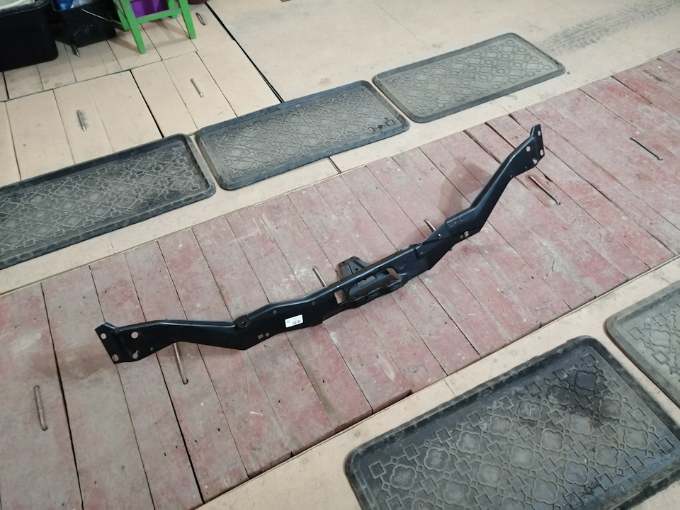 Поперечина рамки радиатора — Chevrolet Niva (1G), 1,7 л, 2015 года ...