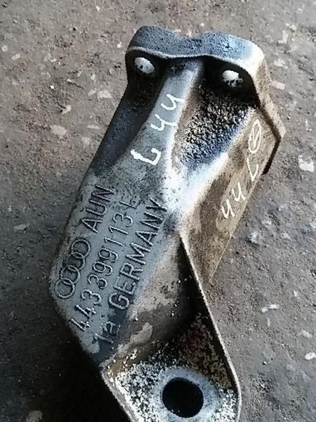 [найден] Ищу левый кронштейн КПП 443 399 113 E — Audi 100 (C3), 1,8 л ...