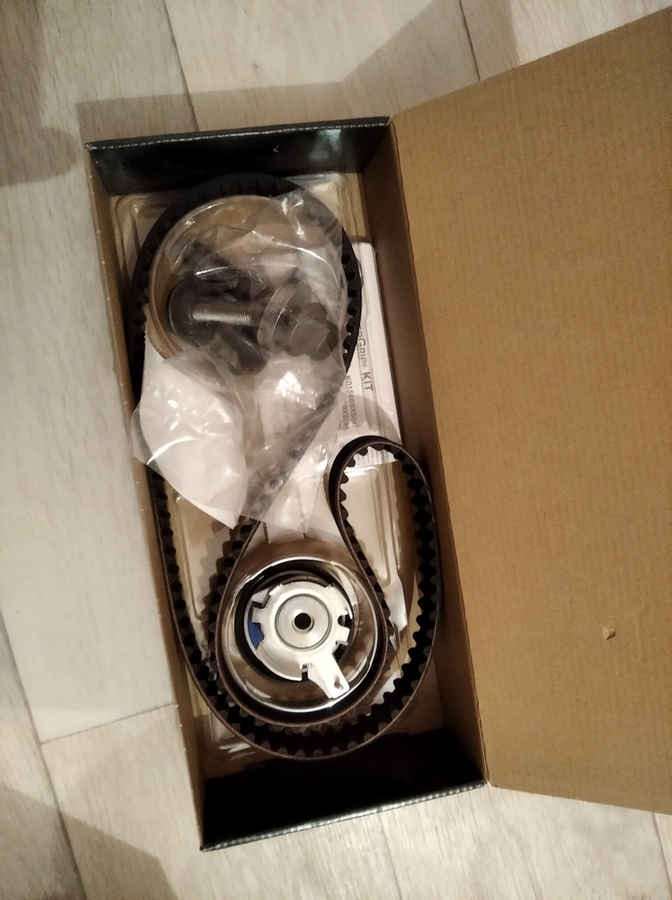 Замена ГРМ, помпы и прокладки клапанной крышки — Ford Focus Hatchback ...