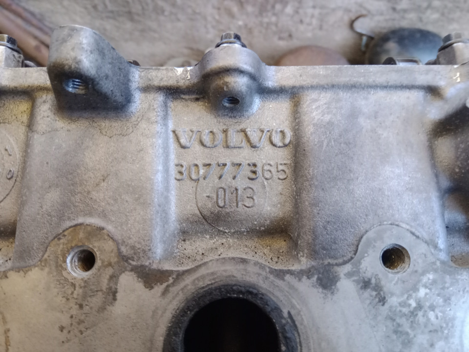 Головка блока цилиндров Volvo XC70 D5 2.4 D5244T15 на Volvo S60 (2G), Volvo V70 III, Volvo XC60 ...