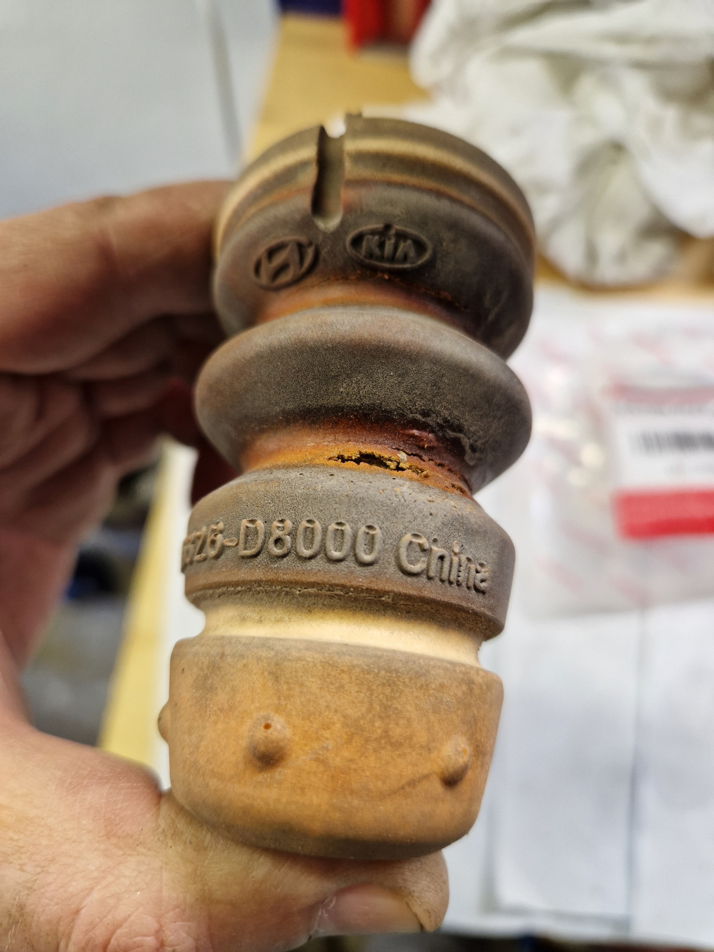 Замена отбойников задних амортизаторов — Hyundai Creta (1G), 2 л, 2017 ...