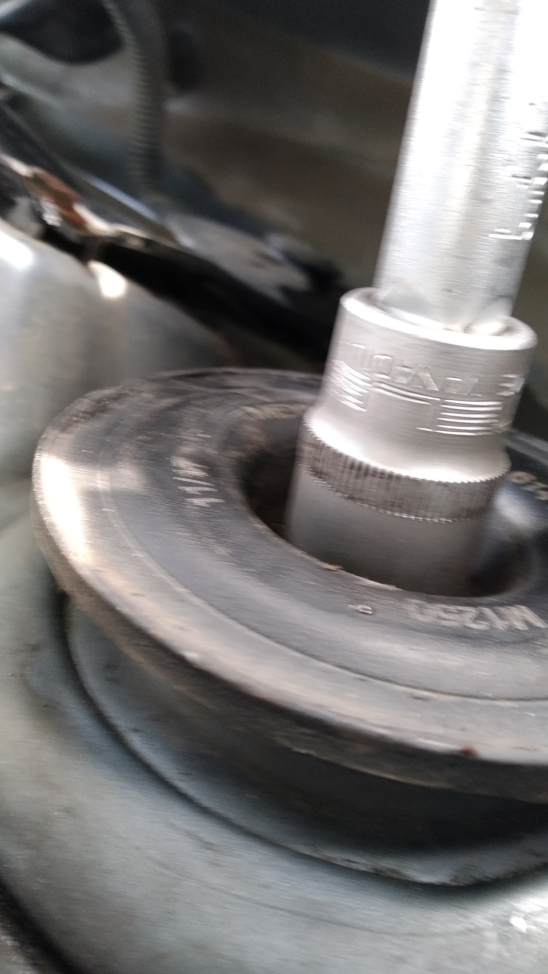 Замена опор передних стоек и опорных подшипников — Opel Zafira A, 1,8 л ...