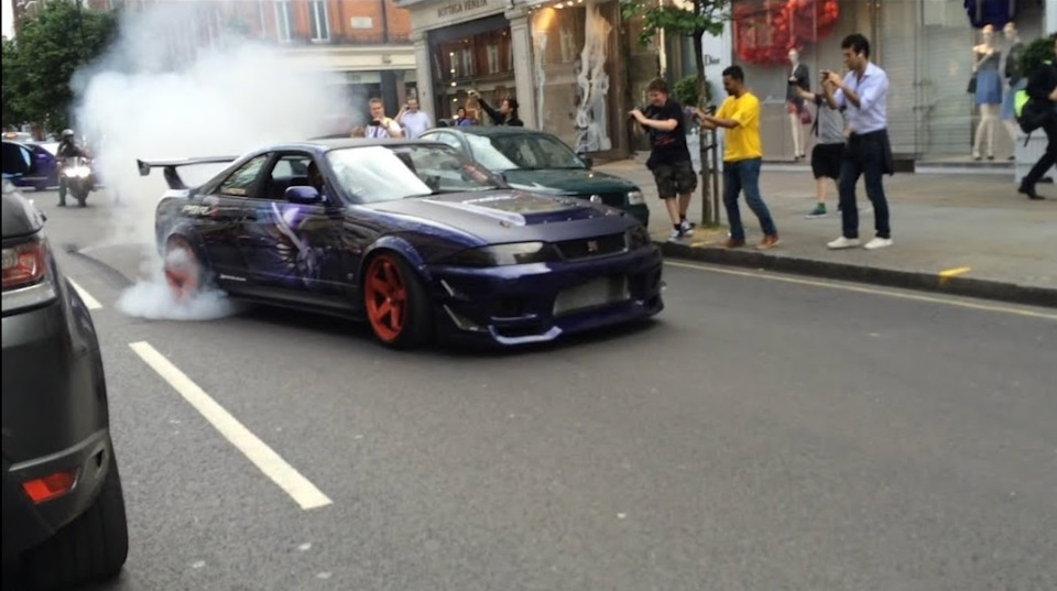 Nissan Skyline R33 GTR Shooting Flames and MASSIVE BURNOUT — Nissan ...