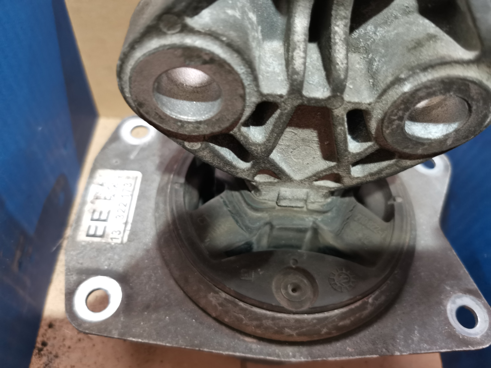 Замена правой и левой опоры (подушки) двигателя Opel Insignia — Opel ...