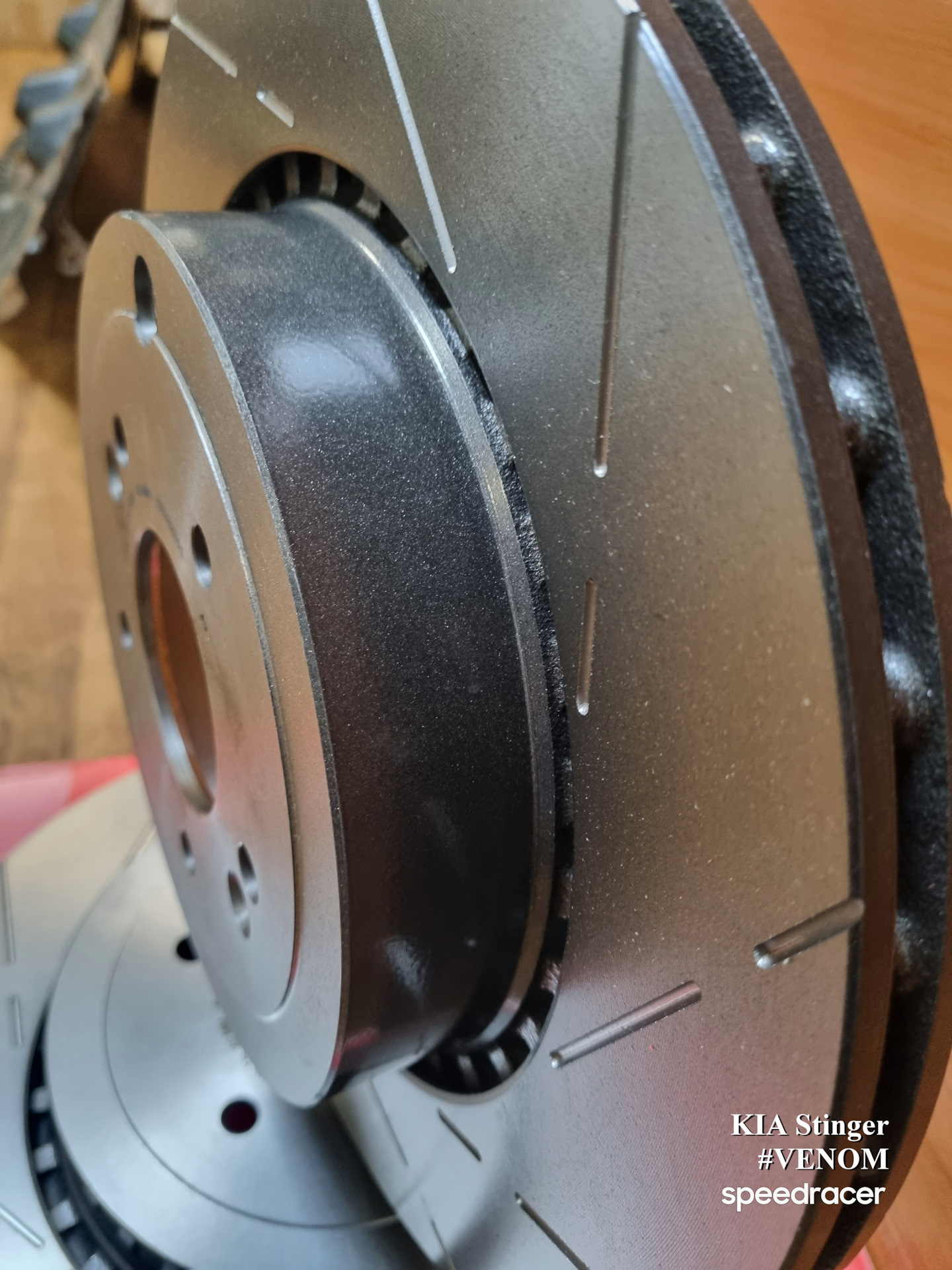 Замена задних тормозных дисков и колодок на KIA Stinger с тормозами BREMBO 3.3. Сравнение ...