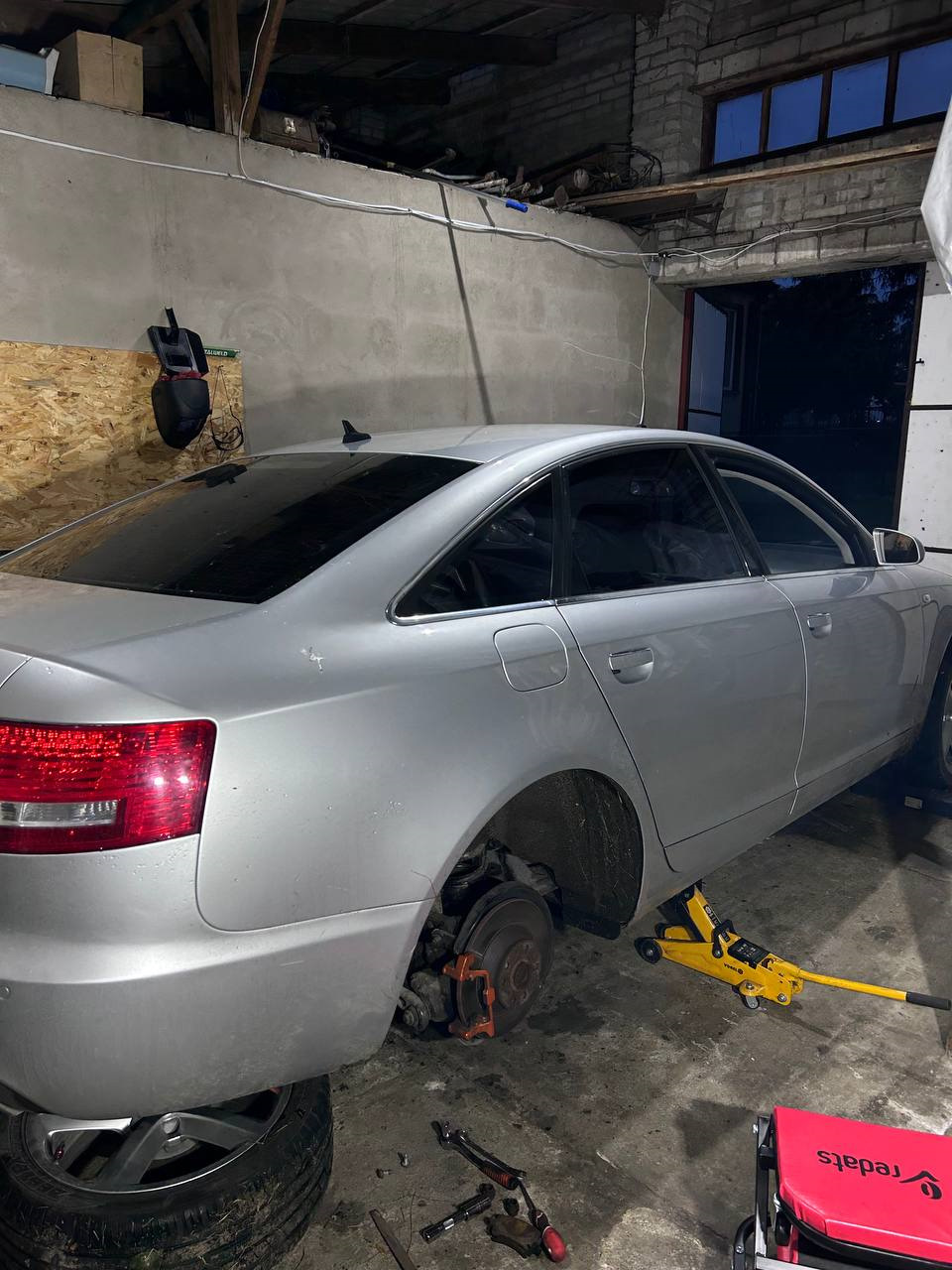 Замена масла, фильтров, задних колодок и фулл лед — Audi A6 (C6), 3 л, 2004 года | расходники ...