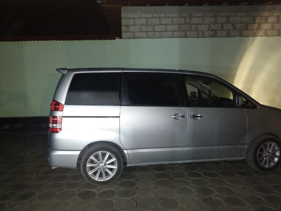 Немного экстерьера — Toyota Noah, 2 л, 2003 года | тюнинг | DRIVE2