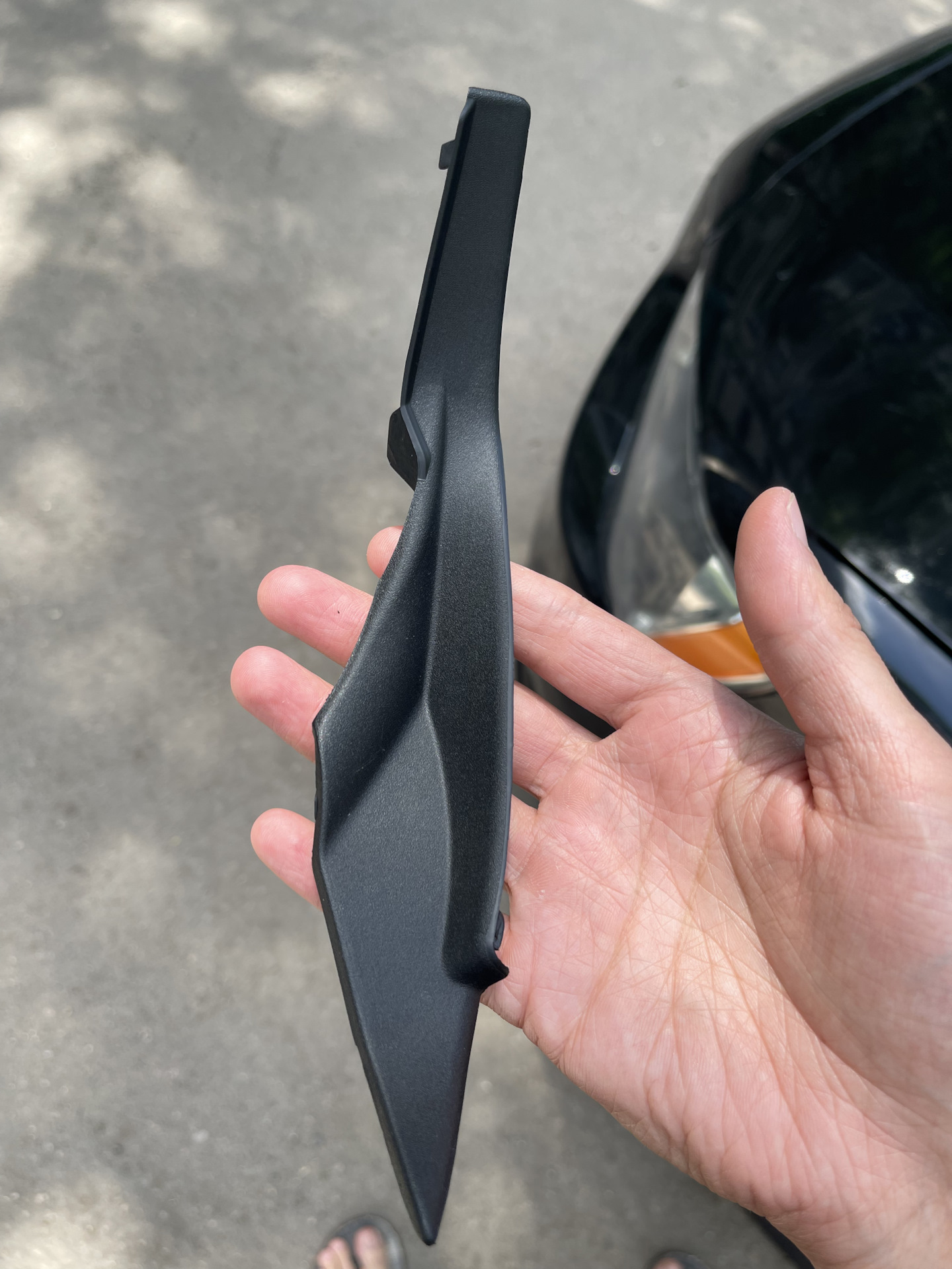 Левая накладка на лобовое / жабо — Mitsubishi Lancer X, 1,8 л, 2012 ...