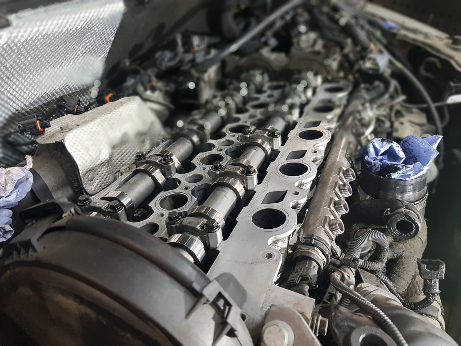 ТО, замена клапанной крышки и сальников. — Volvo XC70 III, 2,4 л, 2014 ...