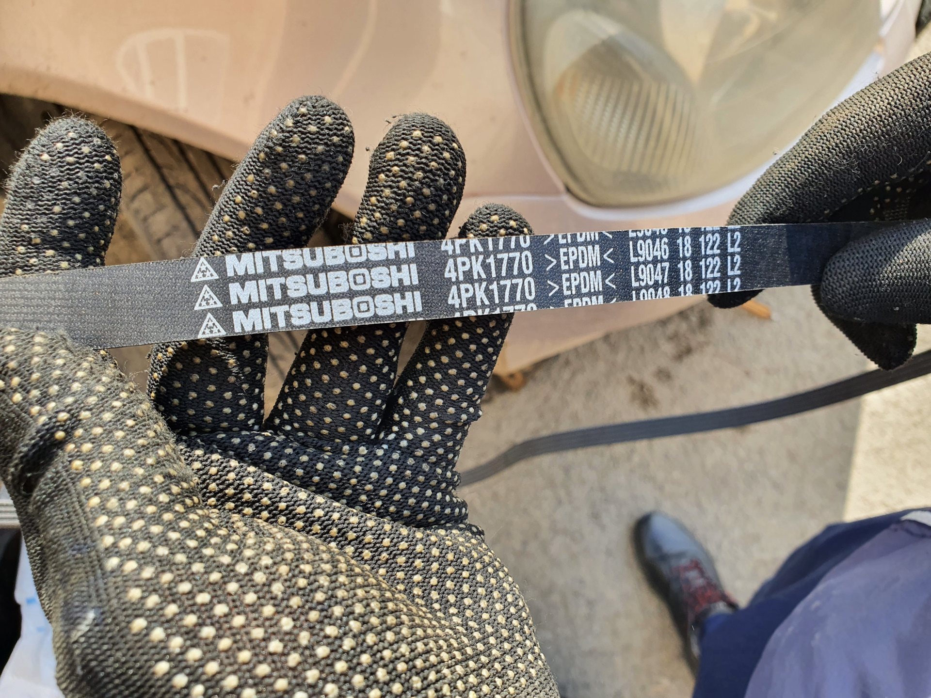 Замена приводного ремня — Toyota Vitz (10), 1 л., 2001 года | плановое ...