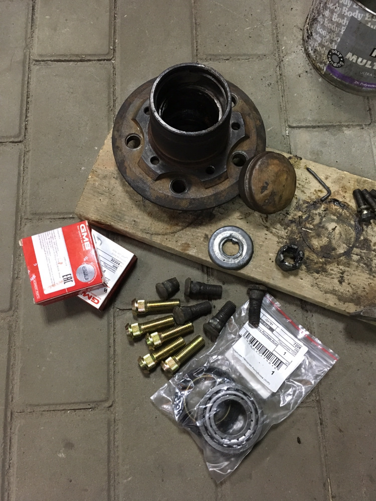 Замена шпилек и ступичных подшипников — ИЖ 2715, 1,5 л, 1994 года ...