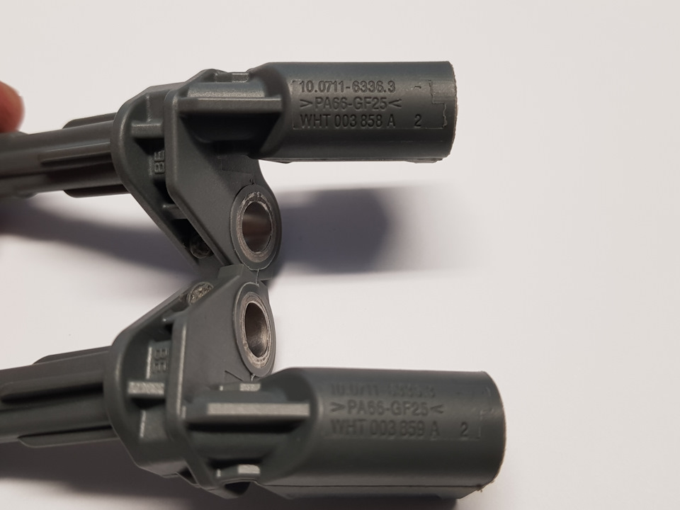 WHT003858A Датчик, частота вращения колеса. Задняя ось справа VAG ...